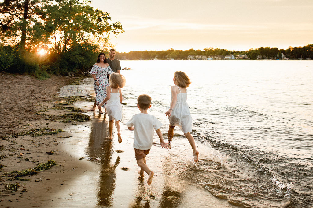 Beach Minis 2023 - $245 - Lovely by Liz Photography